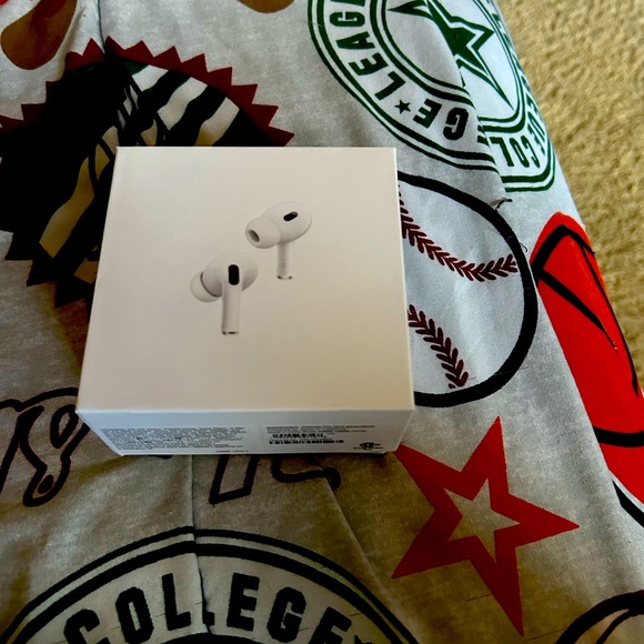 Apple | Headphones | White Wireless Earbuds | Poshmark